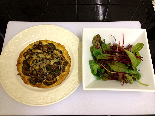 Mushroom Tart with Lambs Le.../Steve Pountney | Snapdish[スナップディッシュ]
