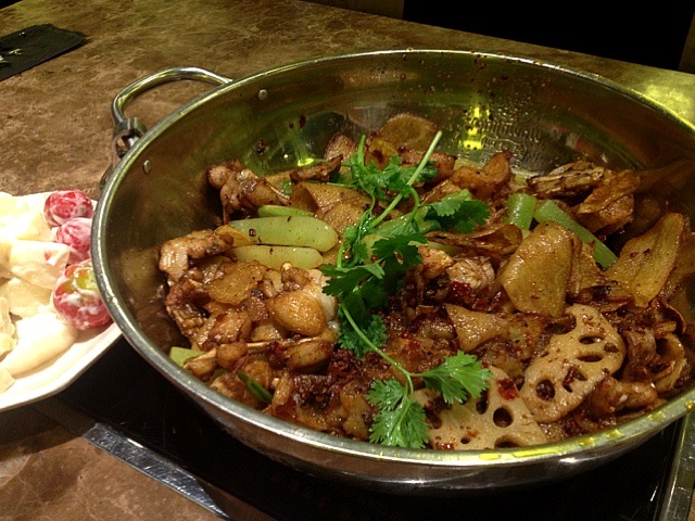 Wok grilled bullfrog/hot pepper | Snapdish[スナップディッシュ]