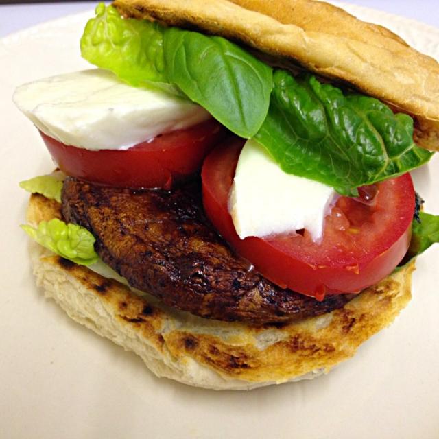 Portobello Mushroom Burger/Steve Pountney | Snapdish[スナップディッシュ]