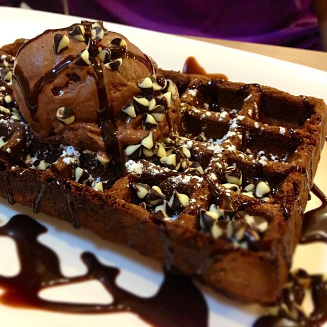 Chocolate Frenzy Waffle/Jeremy Khoo | Snapdish[スナップディッシュ]
