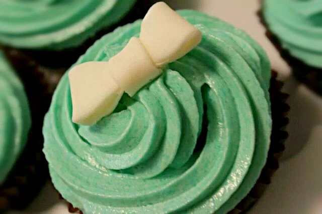 Tiffany themed red velvet c.../Slinky | Snapdish[スナップディッシュ]