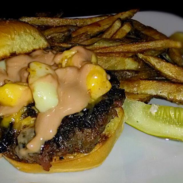 Cheesehead BurgerFresh Fr.../Monica Jordan | Snapdish[スナップディッシュ]