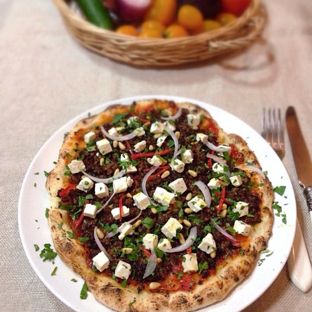 Lamb pizza with feta cheese.../rick chan | Snapdish[スナップディッシュ]