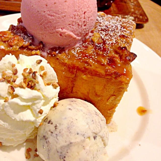 Sticky nut toast with cooki.../PhUnG | Snapdish[スナップディッシュ]