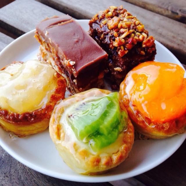 Delicious sweets tonight/Miruna Constantinescu | Snapdish[スナップディッシュ]