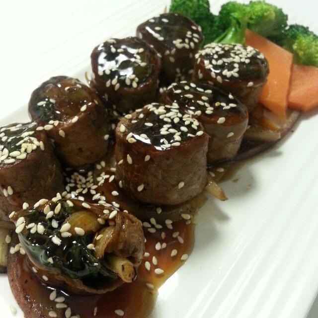 beef negimaki app/Polly Gelfuso | Snapdish[スナップディッシュ]