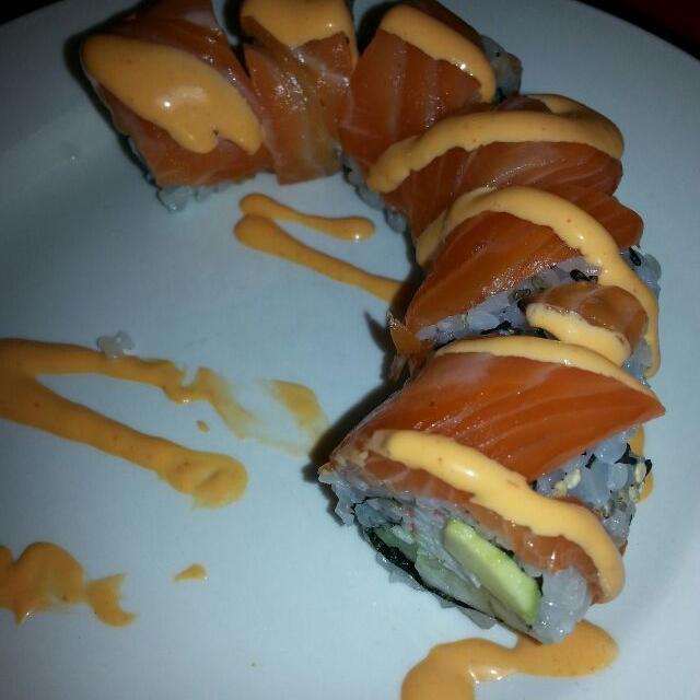 salmon kani kamaavocado.../Polly Gelfuso | Snapdish[スナップディッシュ]