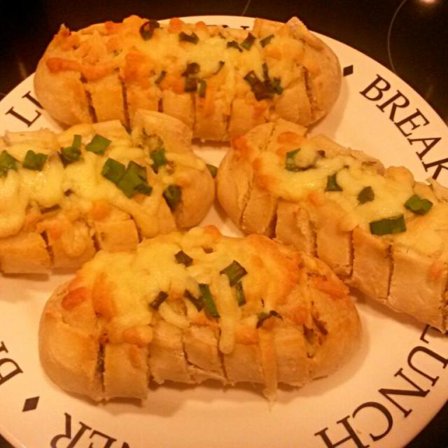 Garlic bread with cheese .../James Moreton | Snapdish[スナップディッシュ]