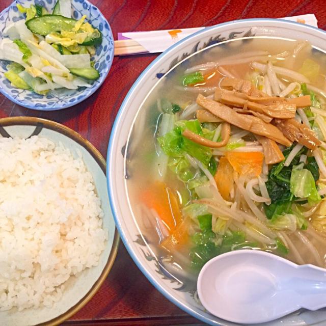 野菜ラーメン大盛りとライス並盛り/Nibe Koichi | Snapdish[スナップディッシュ]