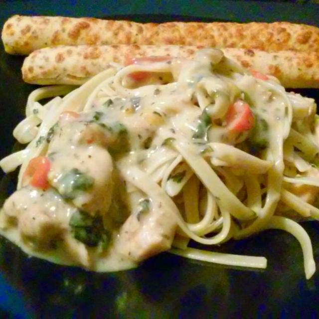 Blacken chicken and spinach.../Melvin Hewitt | Snapdish[スナップディッシュ]