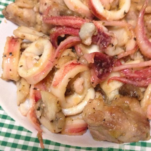 鶏肉とイカとキノコの香草炒め/woppyさんのレシピ | Snapdish[スナップディッシュ]