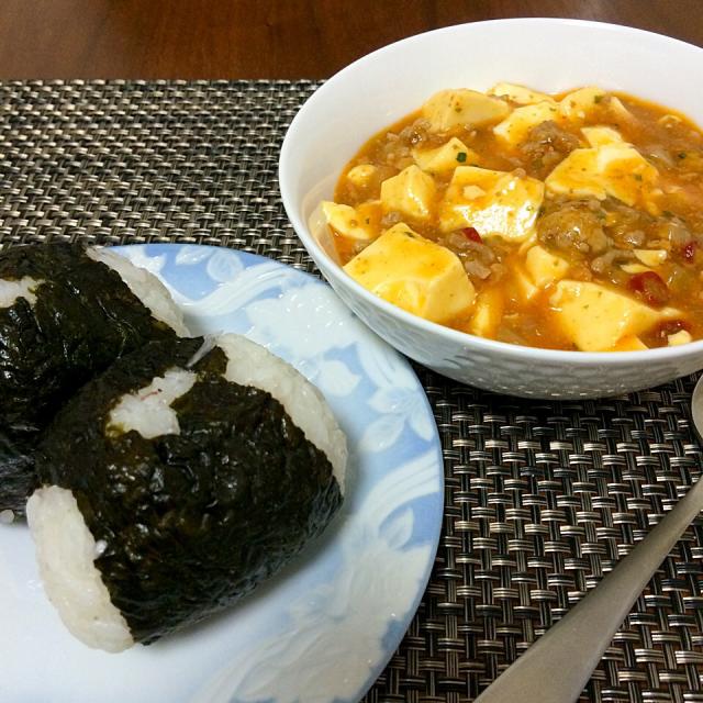 1 26晩ごはん シラスおにぎり 麻婆豆腐/Koichi GOGO | Snapdish[スナップディッシュ]