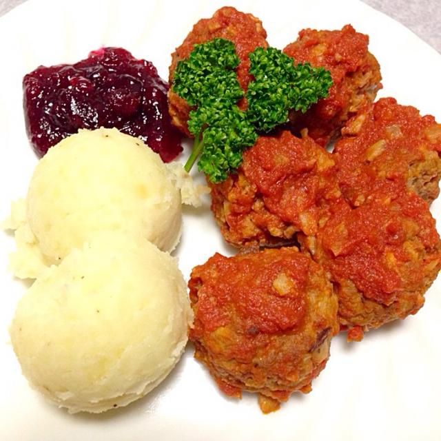 スウェーデン風 メートボール マッシュポテトとリンゴンベリーソース添え/Orie Ueki | Snapdish[スナップディッシュ] (ID ...