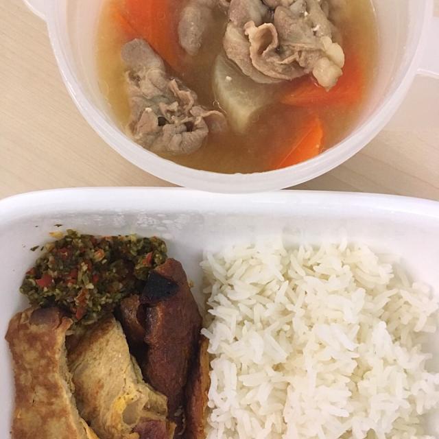 Dinner bentoTonjiru and s.../Ong Sor Fern | Snapdish[スナップディッシュ]