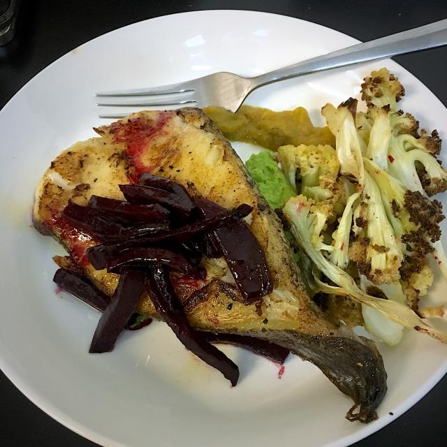 Seared halibut with green p.../Diana Chow | Snapdish[スナップディッシュ]