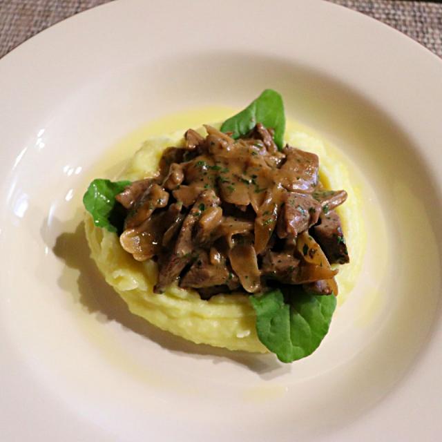 Beef stroganoff with mushed.../Arisa | Snapdish[スナップディッシュ]
