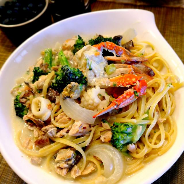 ごった煮シーフード 鮭 蟹 イカ アサリ ムール貝 の.../sami | Snapdish[スナップディッシュ]