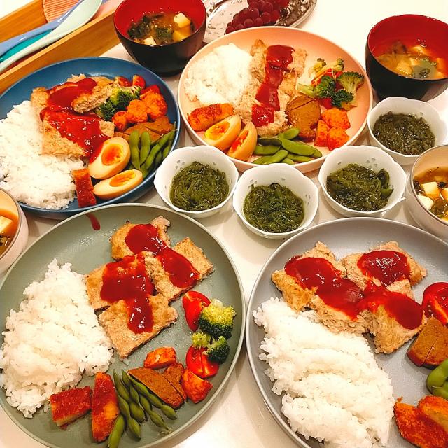 豆腐ハンバーグ メカブの味噌汁 メカブ ご飯 サラダ かまぼこ/nikotan.sy | Snapdish[スナップディッシュ] (ID ...