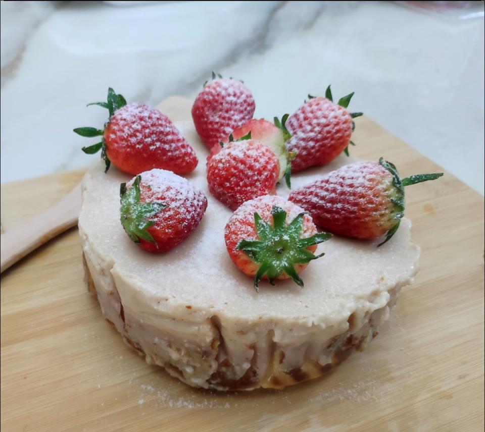 Strawberry basque burnt cheese cake/Jocelyn SET | SnapDish[スナップディッシュ ...