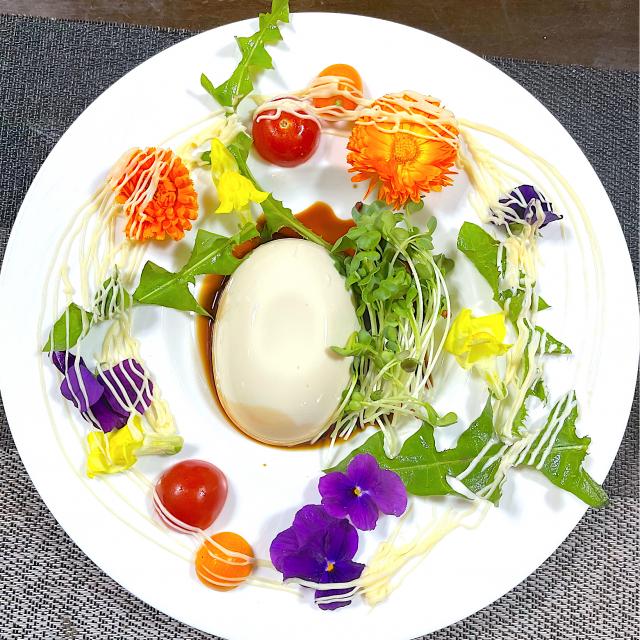 豆腐とエディブルフラワーの朝食/Hideto Ikedaさんのレシピ | Snapdish[スナップディッシュ]