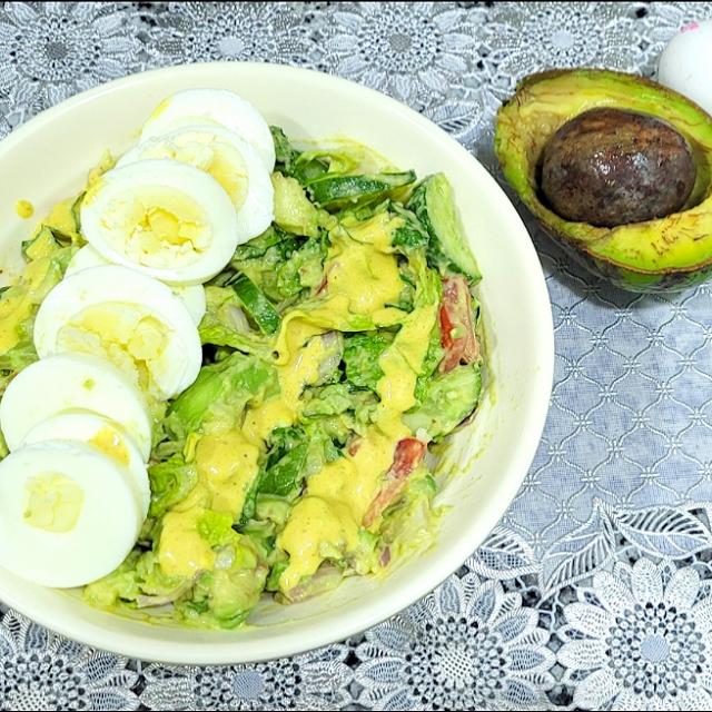Avocadoegg salad/Benajir Rahim | Snapdish[スナップディッシュ]