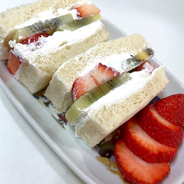 フルーツサンド/Michiko Okamoto | Snapdish[スナップディッシュ]