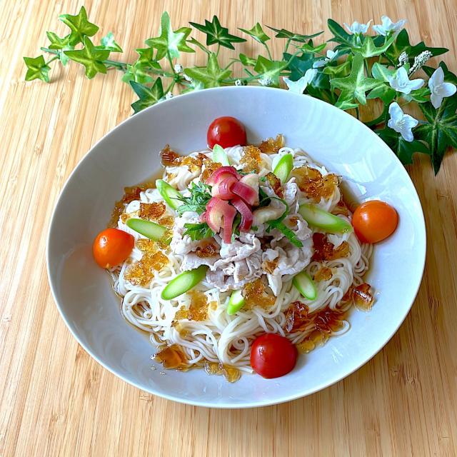 しゃぶしゃぶ肉と麺つゆジュレ素麺/akkiyさんのレシピ | Snapdish[スナップディッシュ]
