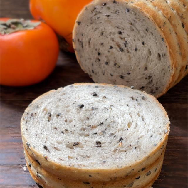 黒ごまラウンドパンwithマヨルカ島の塩/9421beruさんのレシピ | Snapdish[スナップディッシュ]