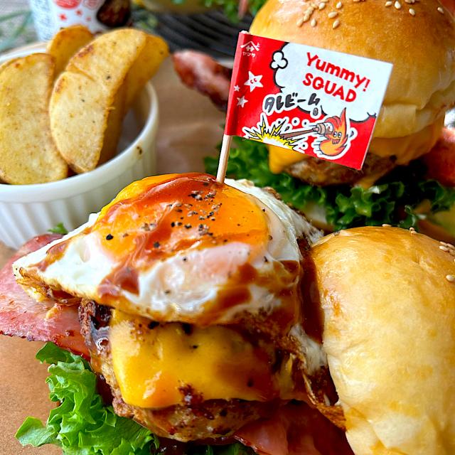 Yummy SQUAD ベーコンチーズ月見バーガー/まなまな♡さんのレシピ | Snapdish[スナップディッシュ]