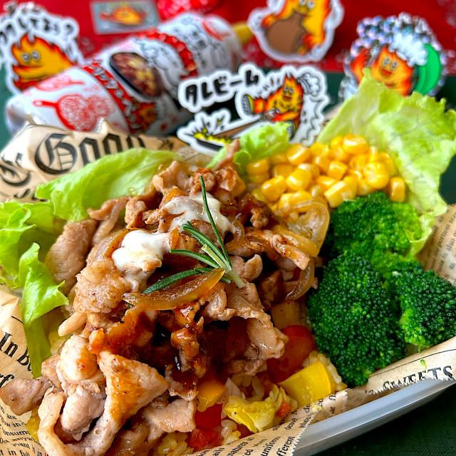 続 Yummy SQUAD 肉盛りジャンバラヤ弁当/まなまな♡さんのレシピ | Snapdish[スナップディッシュ]