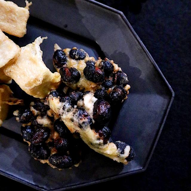 高野豆腐と黒豆の天ぷら/@chieko_tanabe_さんのレシピ | Snapdish[スナップディッシュ]