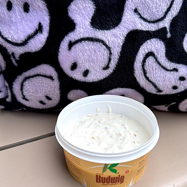 SWISS SPECIALTY BUDWIG cream/LNA | Snapdish[スナップディッシュ]