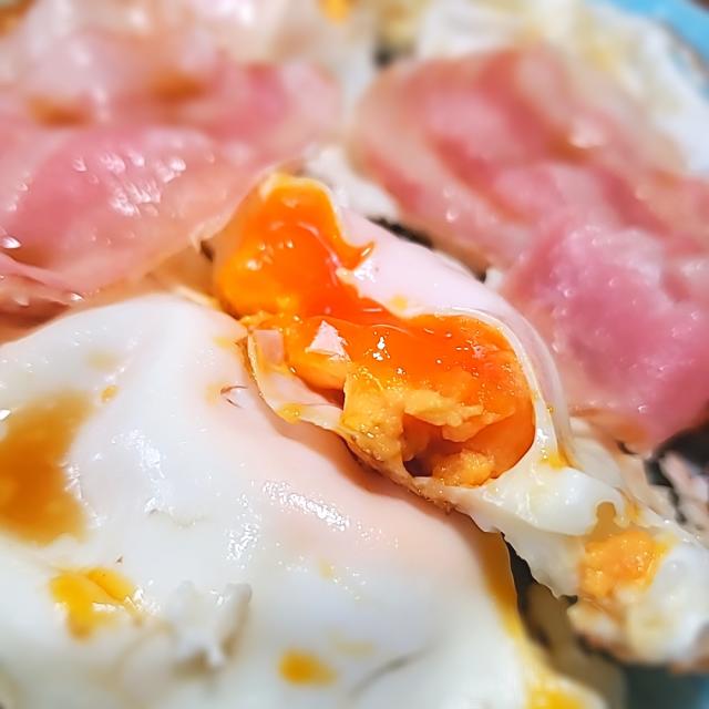 目玉焼きとベーコン/hideto | Snapdish[スナップディッシュ]