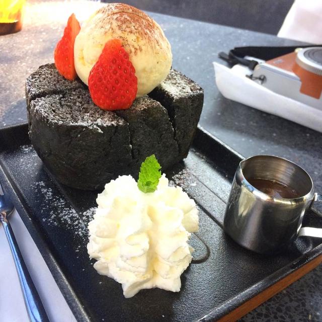 Charcoal Honey Toast Vani.../An'lee | Snapdish[スナップディッシュ]