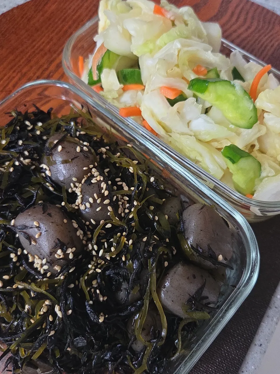 こんにゃくと切り昆布の煮物 白菜の浅漬け/aoi | Snapdish[スナップディッシュ]